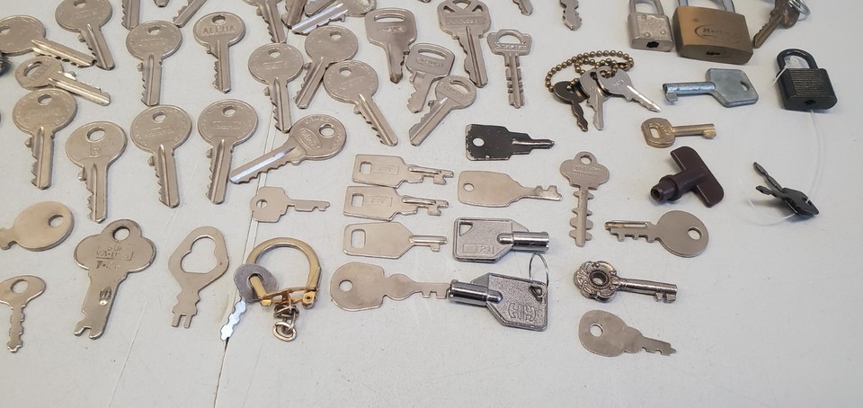 Vintage Key Lot Of 150+ Mixed Keys Luggage Locks Cabinets Cases Master ...