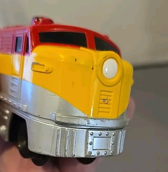 GeoTrax Pacific Chief Engine Remote Control Train Red Yellow W both ...