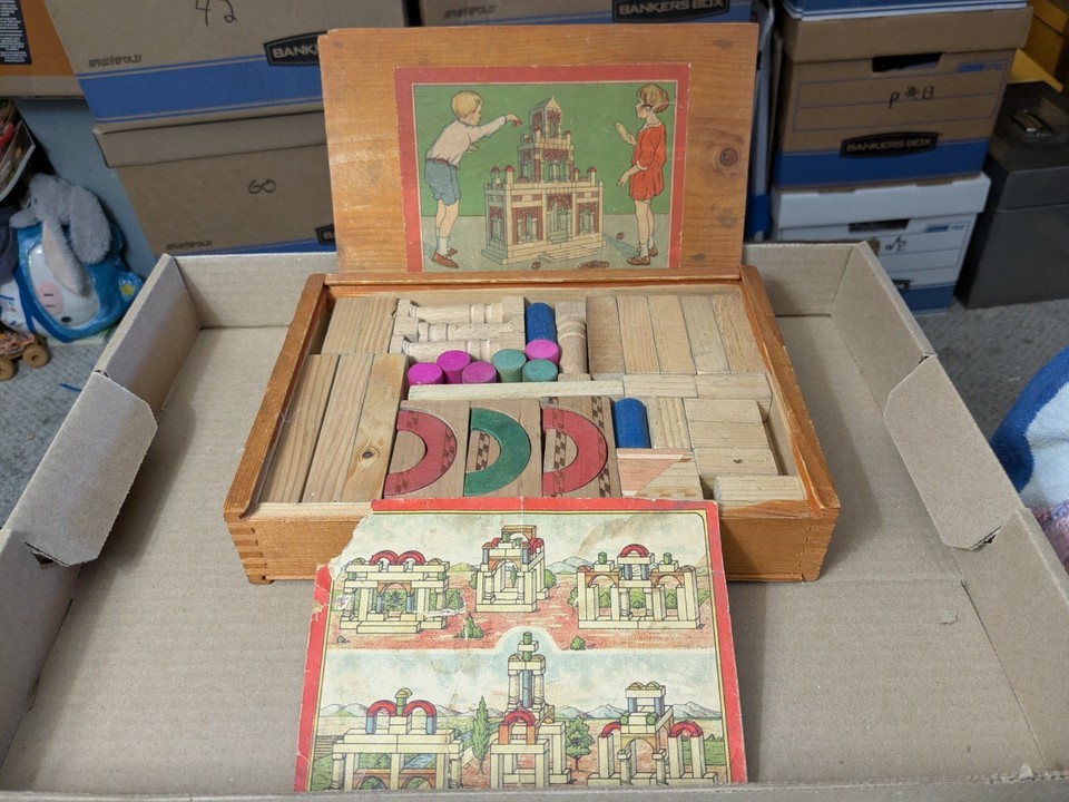 VINTAGE WOODEN TOY BUILDING BLOCK SET VERY OLD LOOKS LIKE IT WAS NEVER ...
