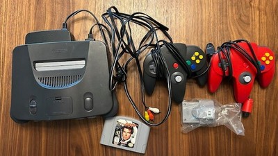 Gray Nintendo 64 System Console + 2 controllers, rumble pak, Goldeneye ...