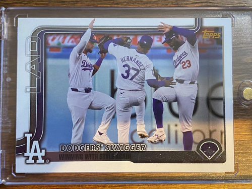 2025 Topps Dancing Dodgers Team Card #255 Golden Mirror Image Variation ...