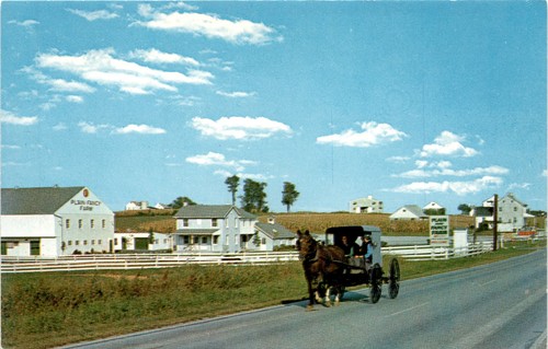 Amish family, Route 340, Intercourse, Pennsylvania Dutch Country ...