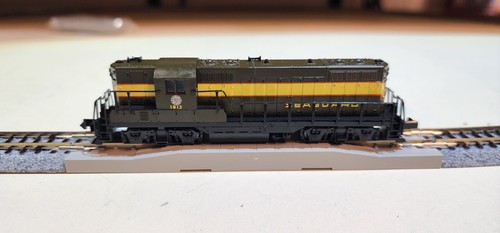 N scale Atlas Seaboard Coast Line GP9 Ph. 2 #1913 - pretty - smooth ...
