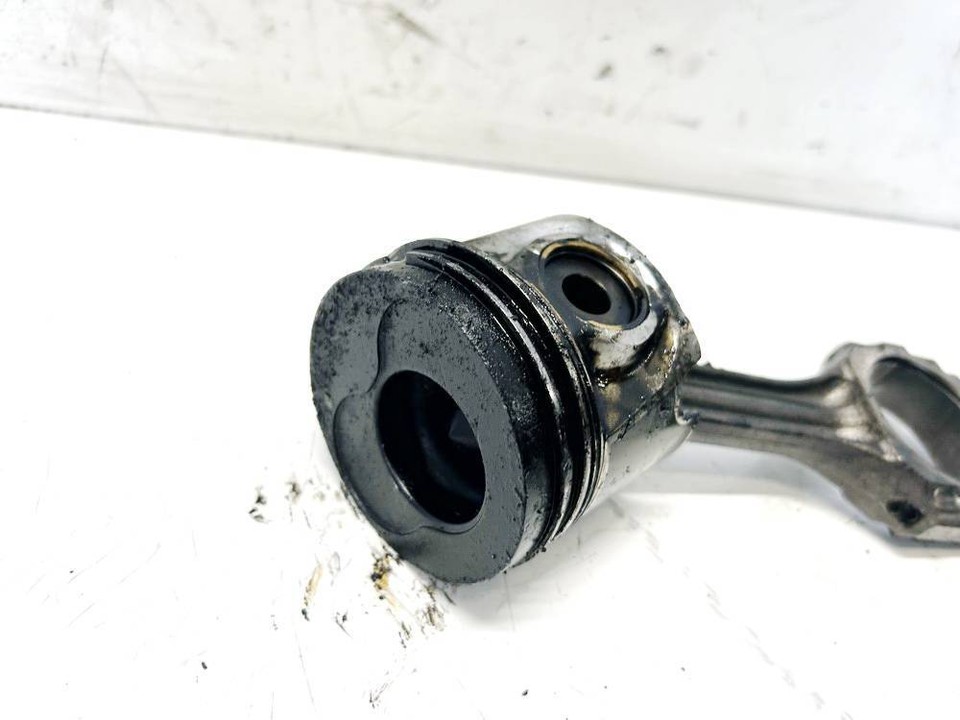 Volkswagen Passat 1998 Piston and Conrod (Connecting rod) used, Ge ...