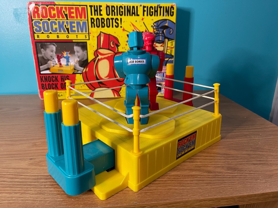 Rock ‘Em Sock ‘Em Robots Boxing Game with Manually Operated Red Rocker ...