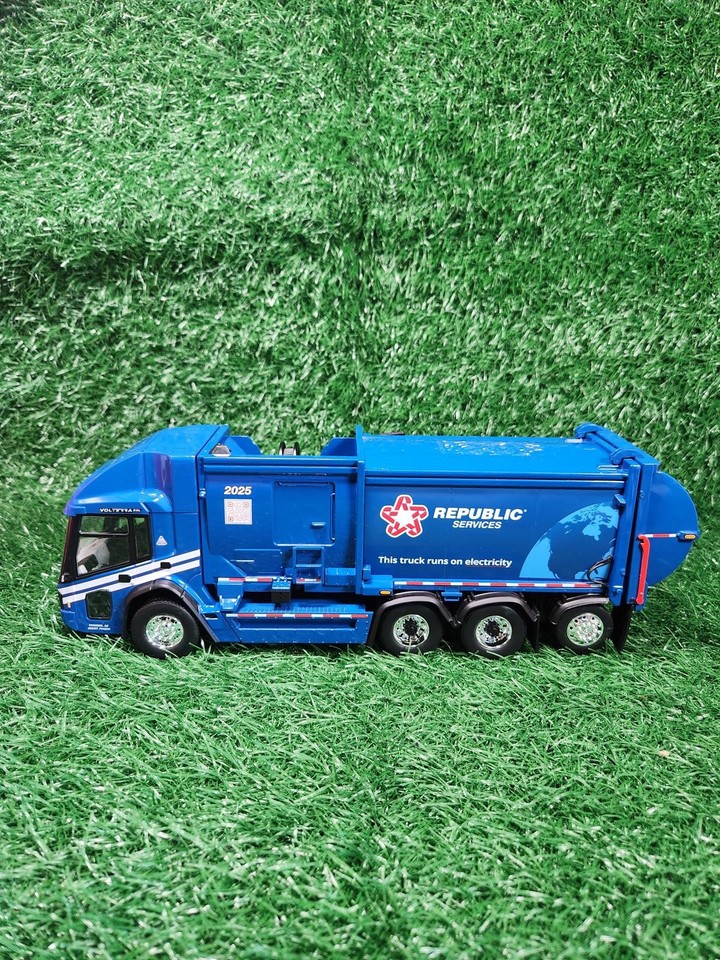 First Gear Republic Services Volterra Zr Mcneilus 34th Scale Sideload ...