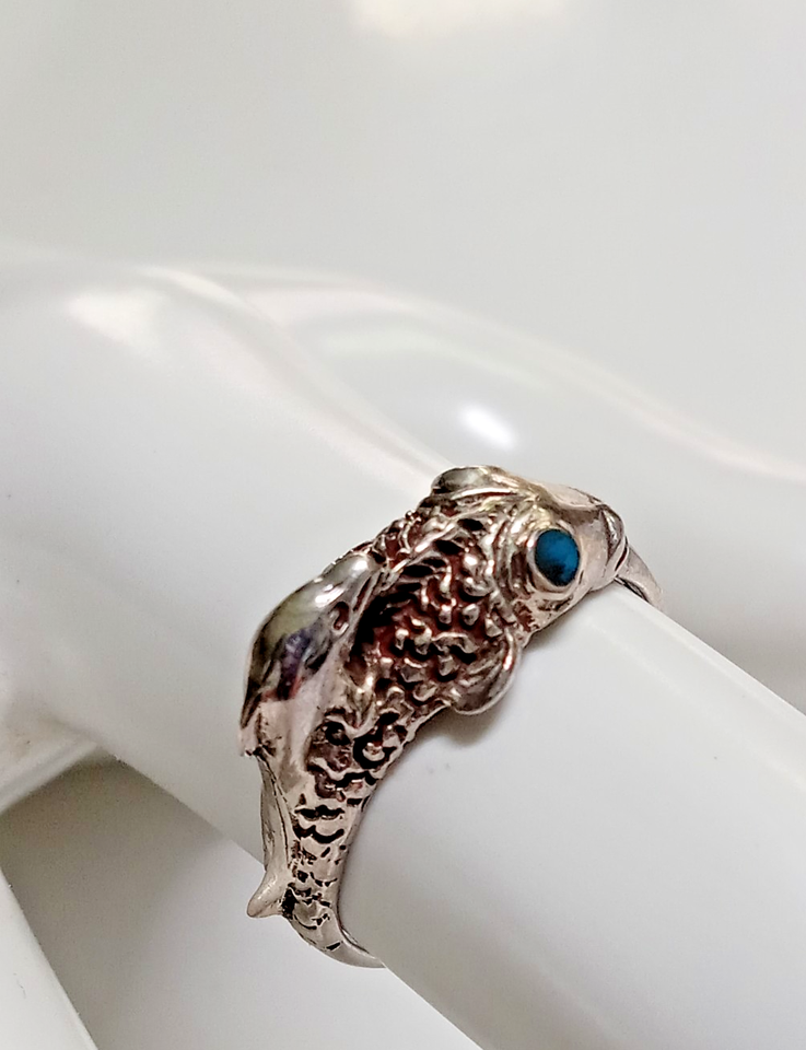 STERLING SILVER RING SZ 8.25 LITTLE DOLPHIN RIDING on a SCALED BLUE ...