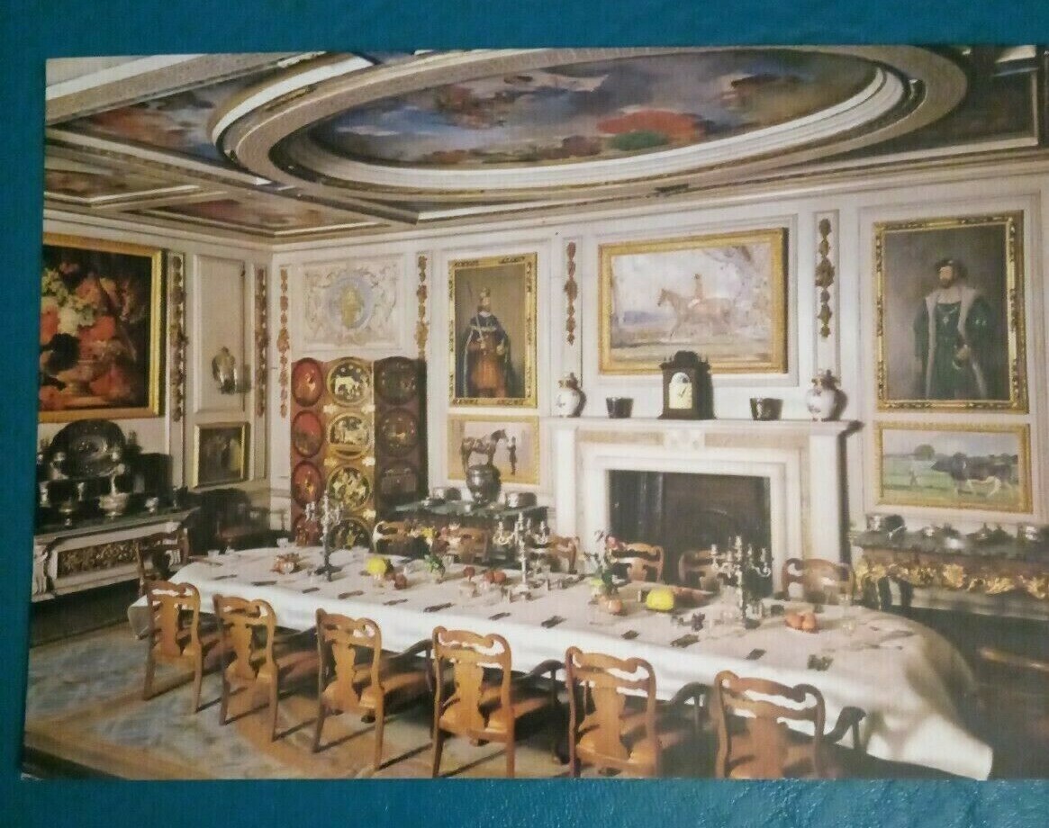 Round Table Windsor Castle | Cabinets Matttroy