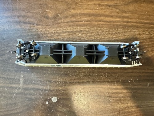 Athearn HO Scale Union Pacific (UP) Sugar Covered Hopper with Metal ...