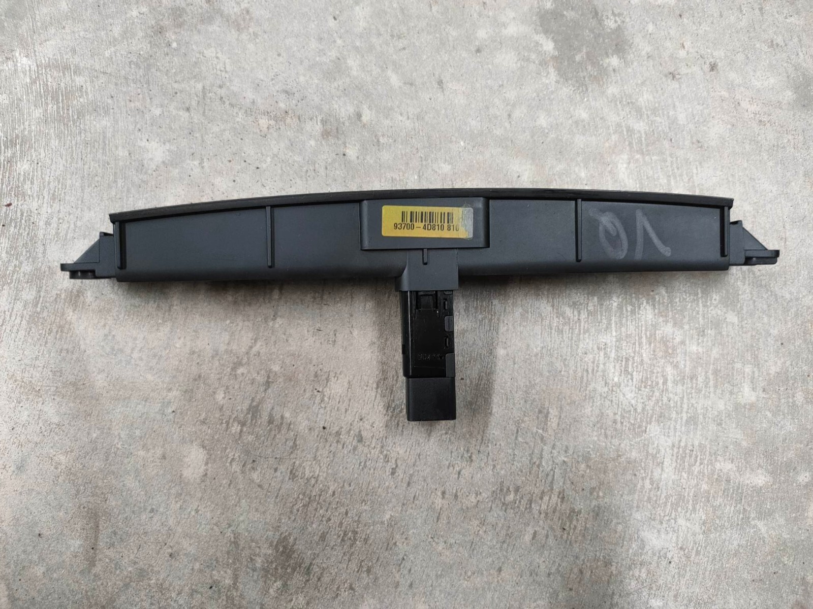 06/2010 to 10/2014 Kia VQ Grand Carnival - ESP switch panel 93700-4D810 ...