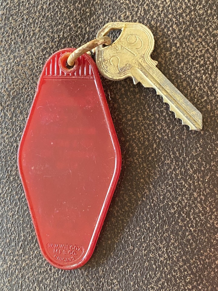 EXECUTIVE INN Motor Hotel Motel Hotel Key Fob & Key #219 Evansville, IN ...