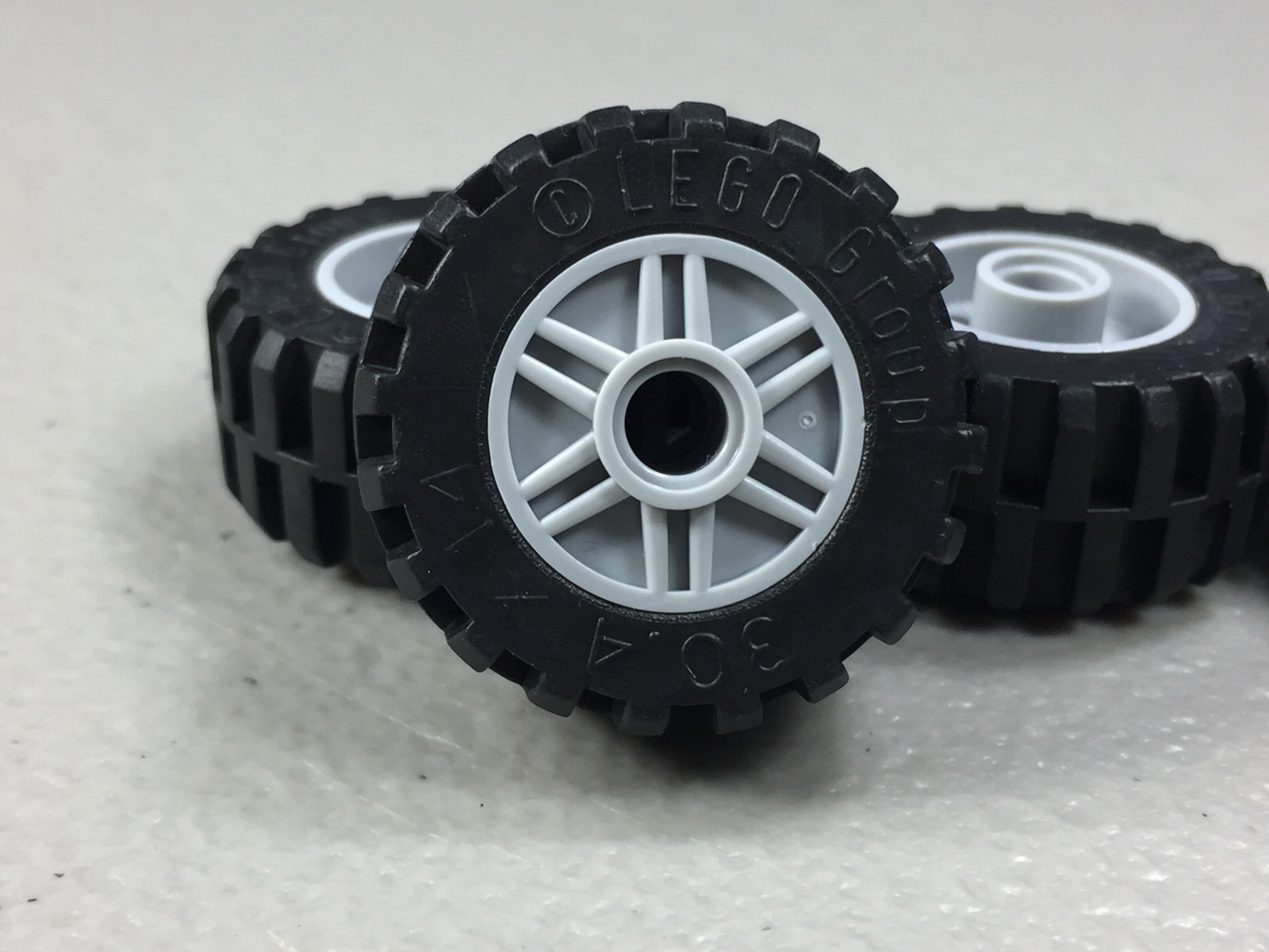 New LEGO LBG Wheels 18mm x 14mm Lot of 4 Authentic 30.4x14 Tires Offset ...