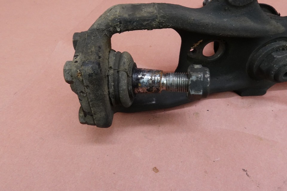 1981-1991 Jaguar XJS HE V12 Front Stock Driver Side Steering Spindle ...