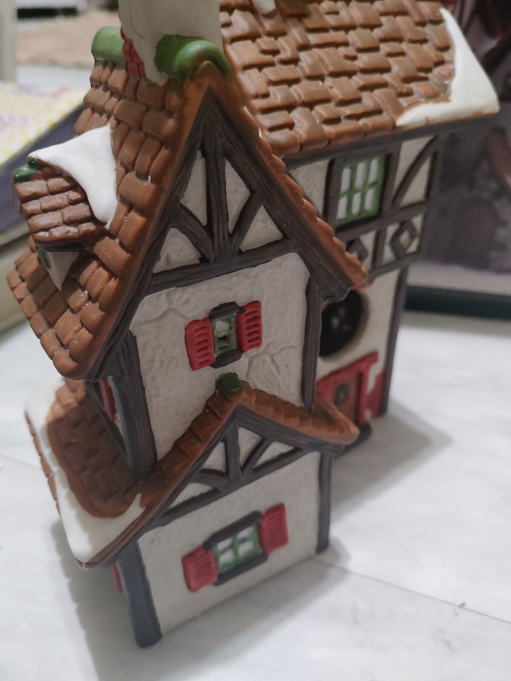 Heritage Heartland Valley Village Dickens Keepsake Lighted Porcelain ...