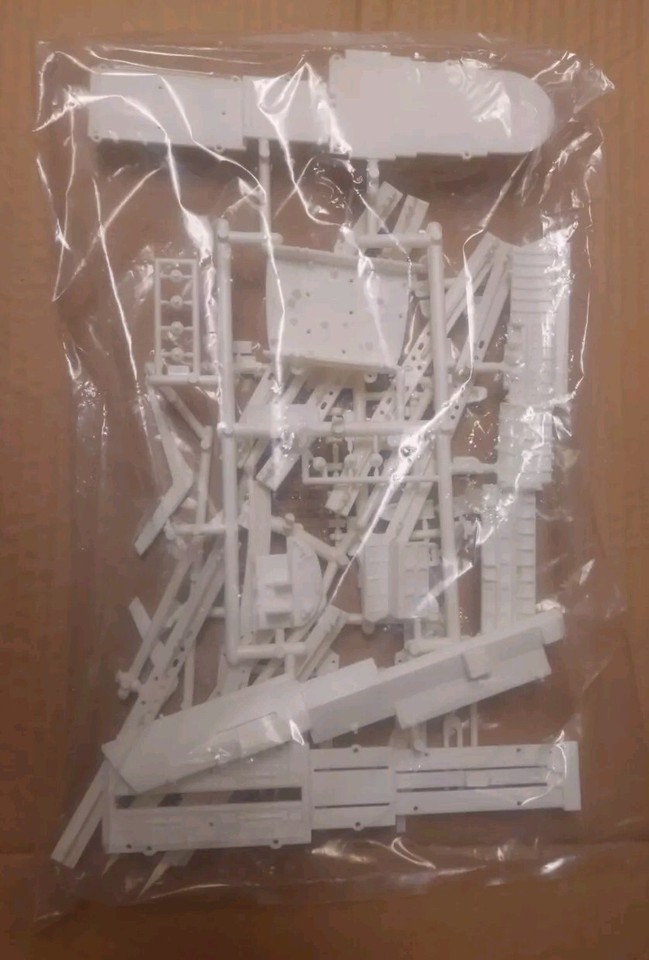 Polar Lights Star Trek 1/350 USS Enterprise 1701 Refit Model Kit W ...