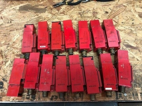 Schneider Telemecanique Sensor XCS-A701 Safety Limit Switch- Used ...