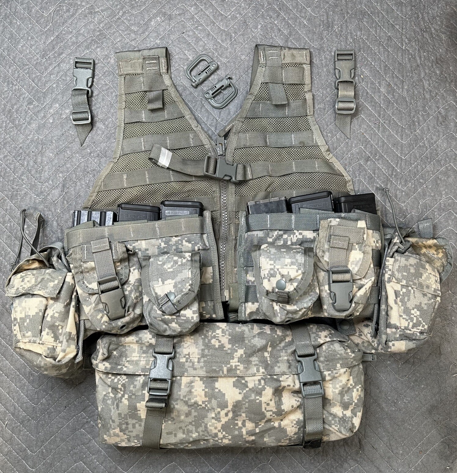 MOLLE II Tactical Load Carrying Vest/Chest Rig Bundle! 18 Total Pieces ...