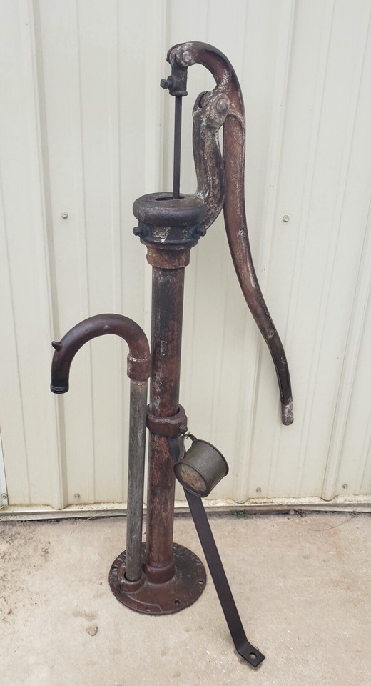(The Chandler Pump co.) Cast Iron Hand Water Well Pump. Cedar Rapids ...