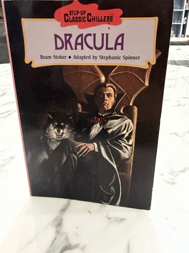 Dracula Step-Up Classic Chillers Bram Stoker Adapted by Stephanie ...