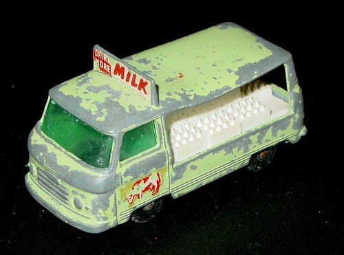 VINTAGE 1960's LESNEY / MATCHBOX COMMER BOTTLE FLOAT MILK TRUCK- No. 21 ...