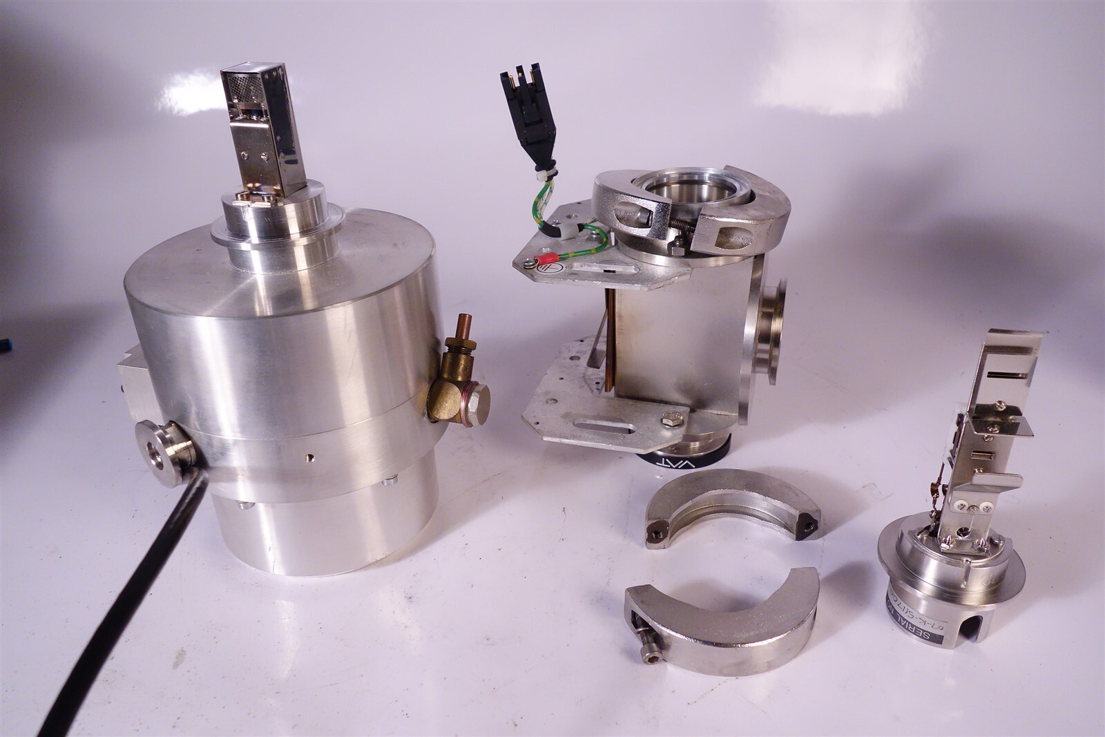 Kratos / Varian ? VAT ? Electron Gun / Detector Gas Analyzer Assembly ...
