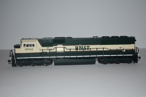 HO Scale Kato 37-6401 BNSF Executive SD70MAC DCC Diesel Locomotive 9782 ...