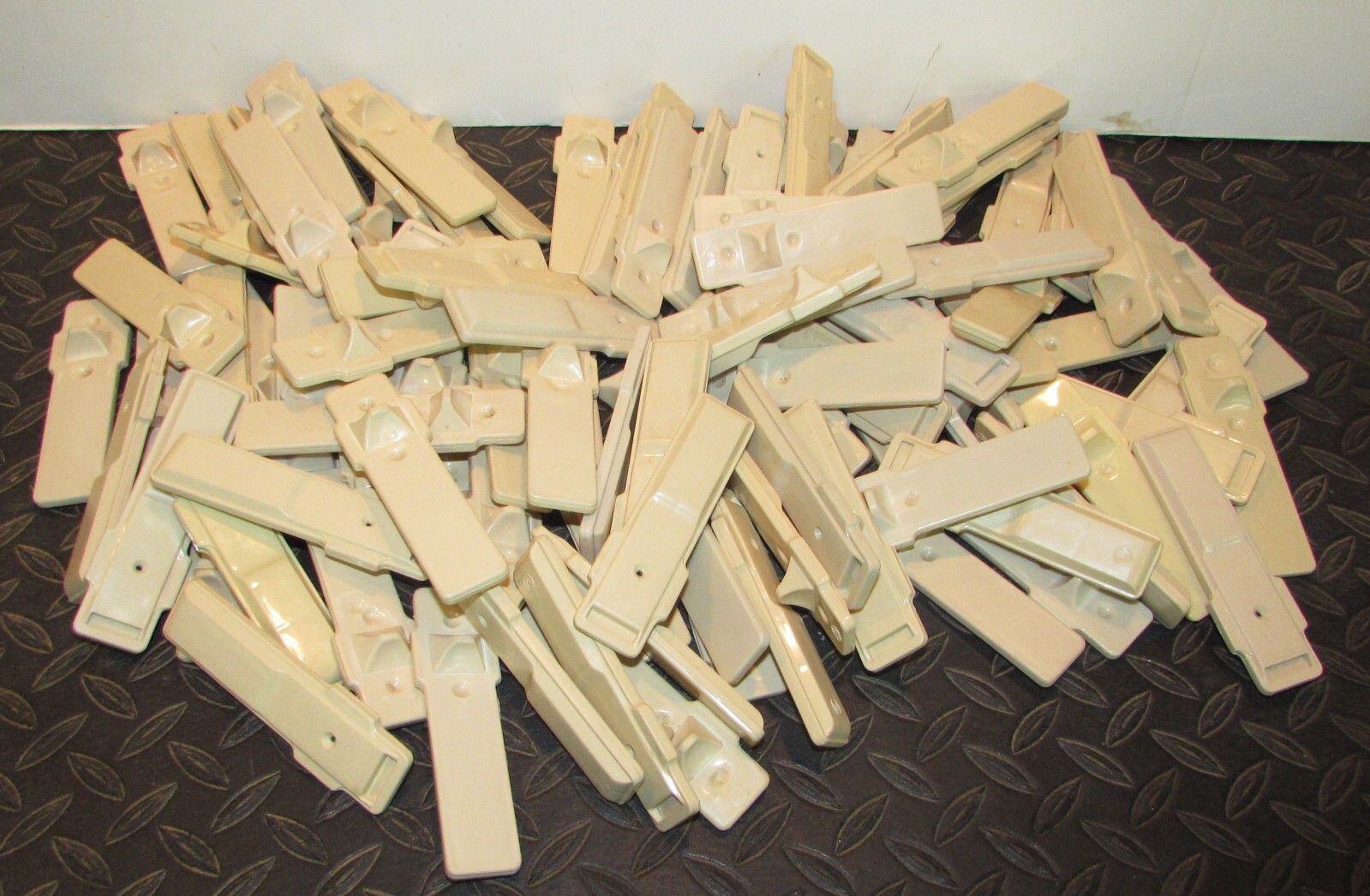 200pcs Sensormatic Gator Security INK Tags Anti Theft Retail Clothing ...