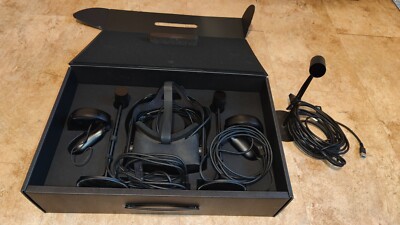 Oculus Rift CV1 Headset + 2 Controllers + 3 Sensors - Original Box | eBay