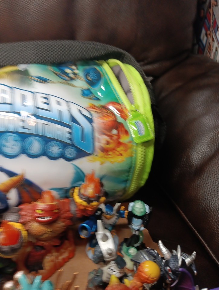 Activision Skylander Figures Lot Of 20 With Case 2011-2012 And 1 Base ...