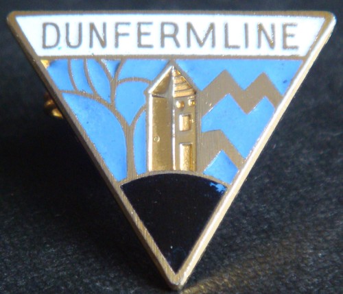 DUNFERMLINE FC Vintage badge Maker COFFER N'ton Brooch pin In gilt 31mm ...