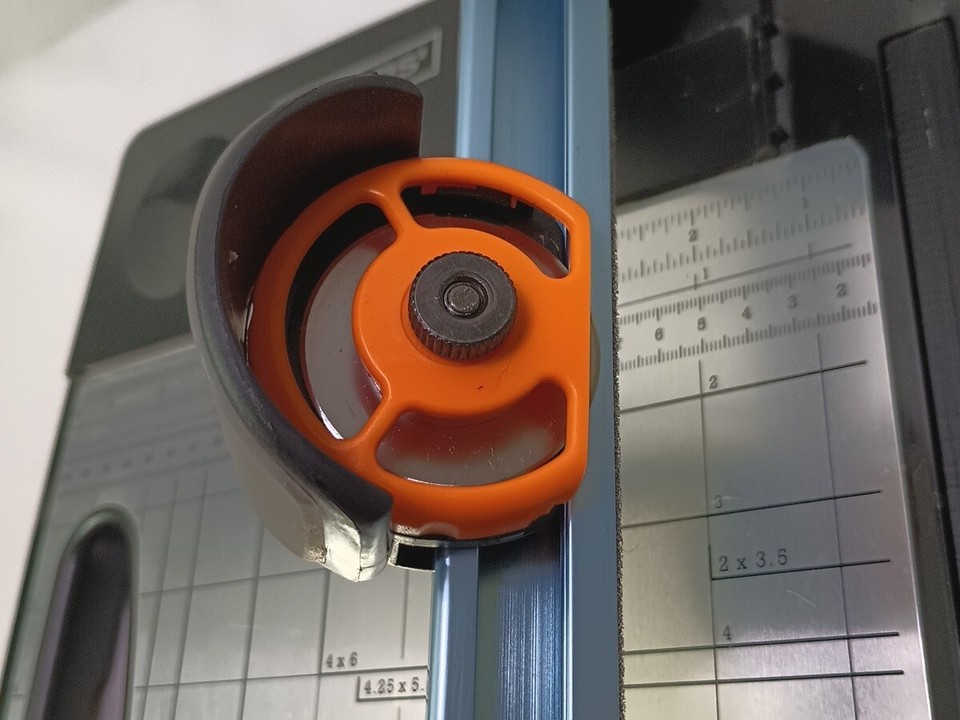 FISKARS Cutting Board Paper Rotary Cutter 12" TableTop | eBay