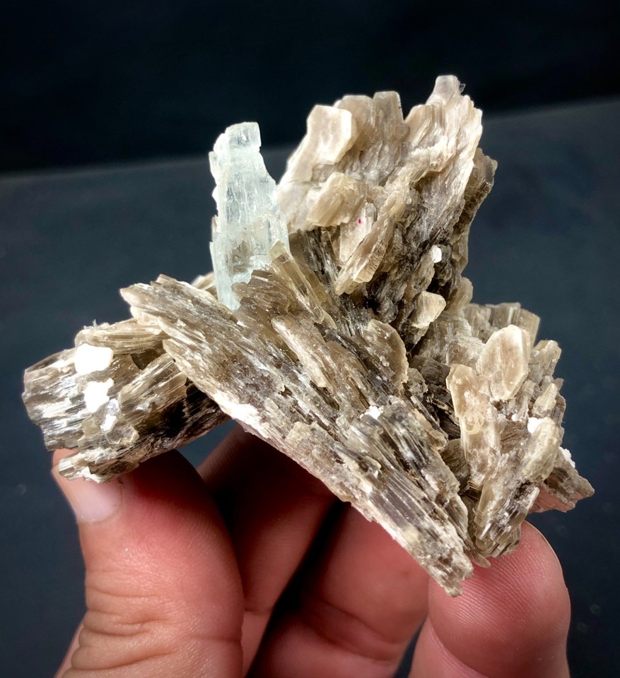 73 g Natural etched aquamarine crystal with flower sape Muscovite from ...