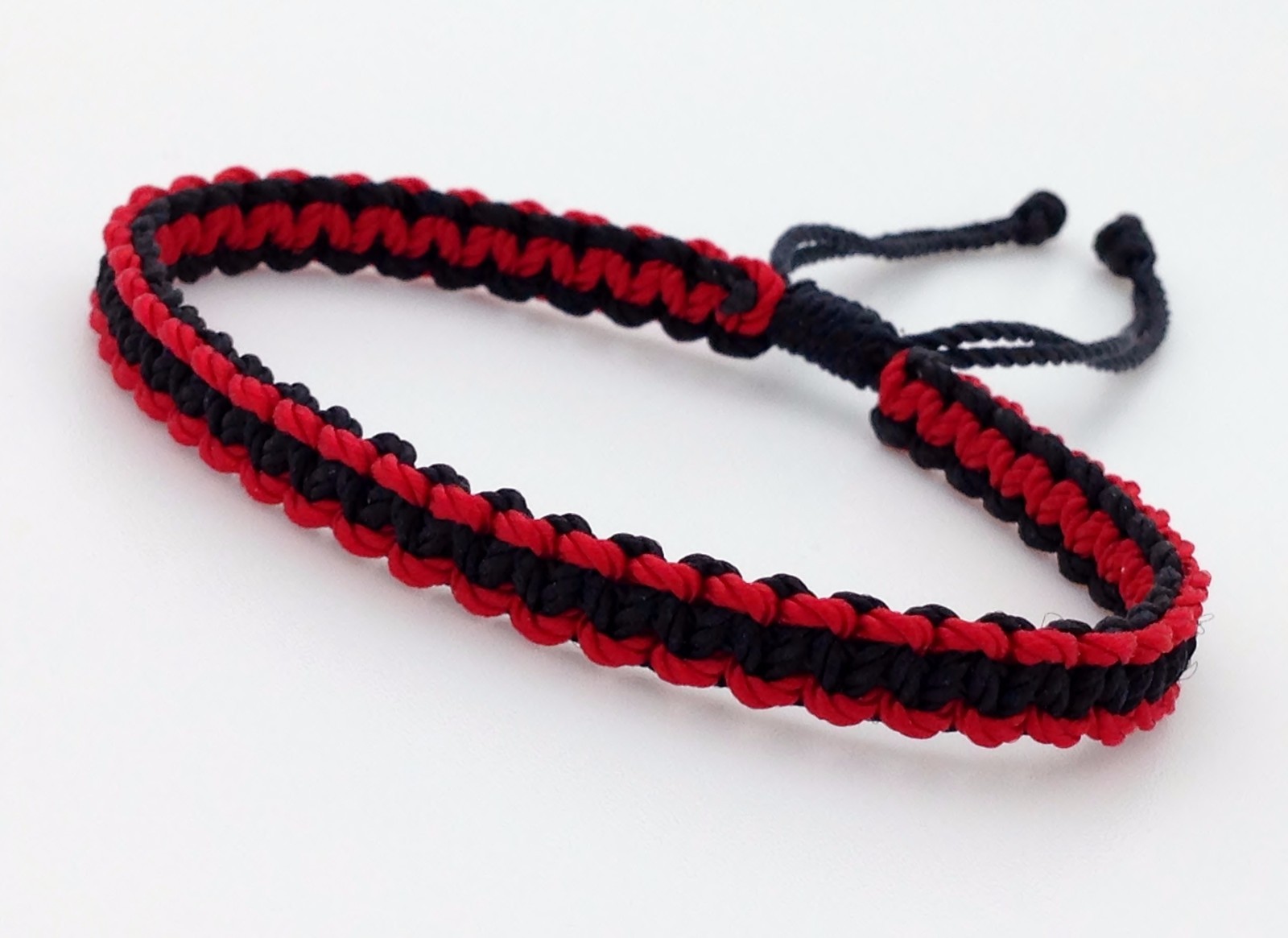 Pulsera De Hilo Roja Y Negro Para Hombre O Mujer Tejida A Mano Hecha En ...
