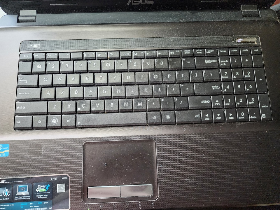 ASUS X73E Series 17" Laptop Windows 10 SSD With Carrying case Charger ...