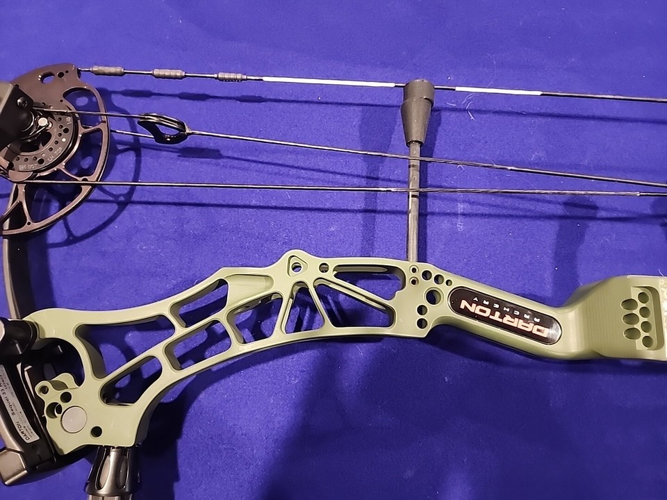 Darton Sequel 33 Brand New 2024 Right Hand Green Riser Black Limbs 50 ...