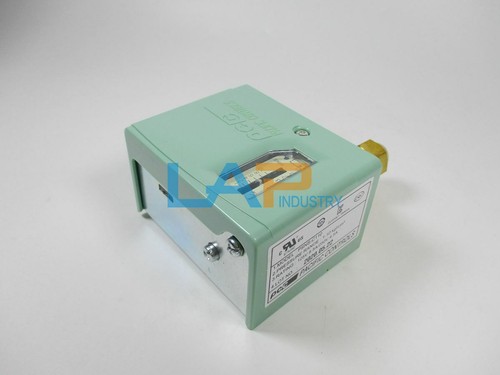 1PCS New For PCC Pressure switch controller PSNS-C110 1-10 125V 8.5A ...