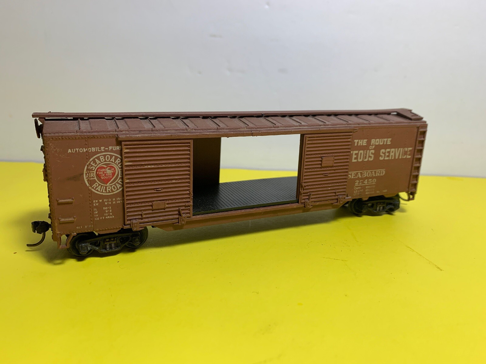2 HO Scale Box Car Train MILW 18513 Seaboard 22450 Route of Hiawathas ...