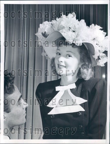 1946 Mrs W Thornton Best Dressed n Hat w Designer Walter Florell Press ...