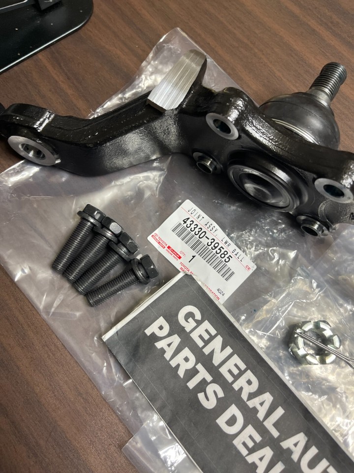 Genuine TOYOTA OEM 4RUNNER 96-02 Front Lower Ball Joint Right Left ...