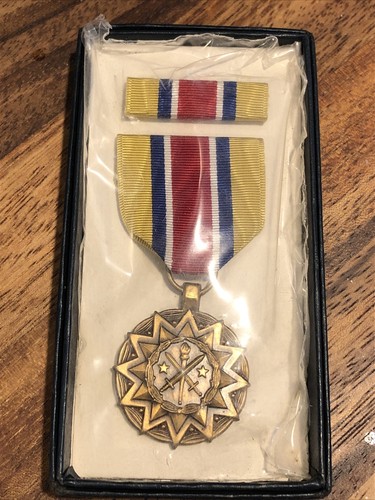 Army Reserve Components Achievement Medal with Silver Oak Leaf Cluster ...
