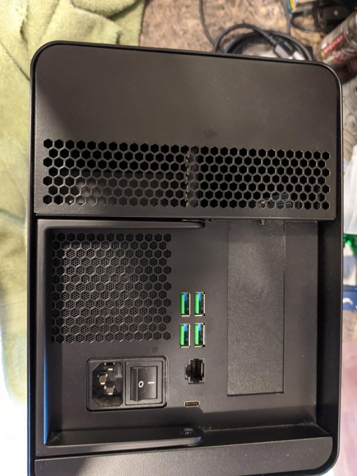 Razer Core X External GPU (eGPU) BOX ThunderBolt 3 650W Windows Mac ...