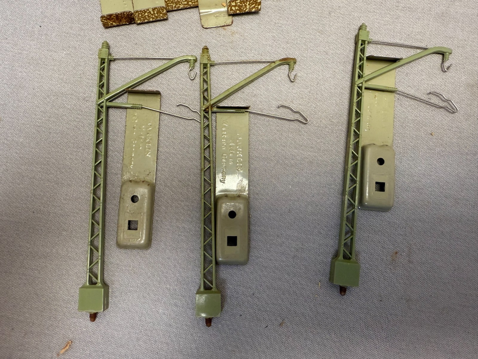Märklin HO Scale 7010 Catenary Feeder Masts (53) & Catenary Mast Towers ...