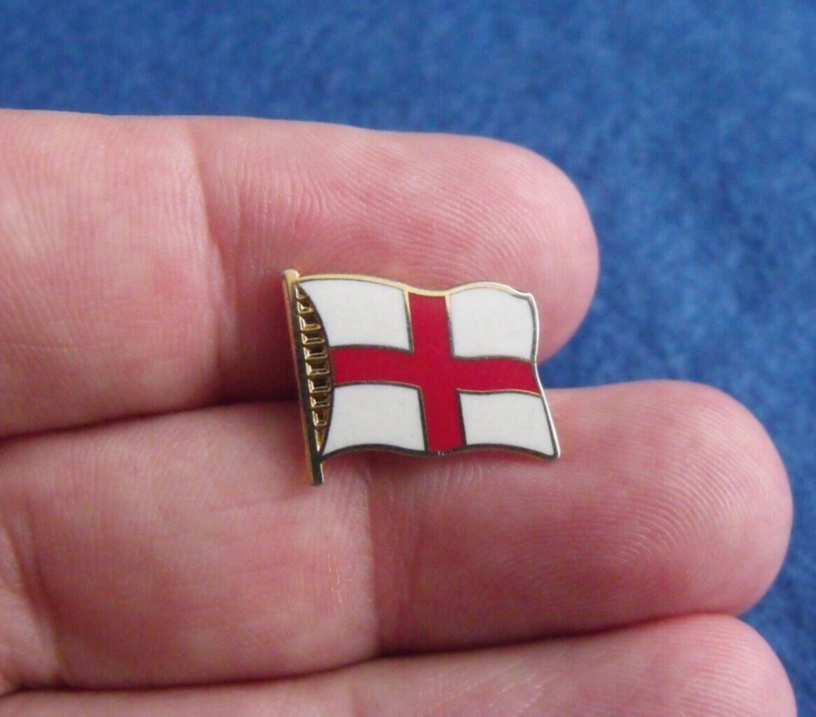 ENGLAND ST GEORGE CROSS ENAMEL FOOTBALL PIN BADGE. PB4-764 | eBay
