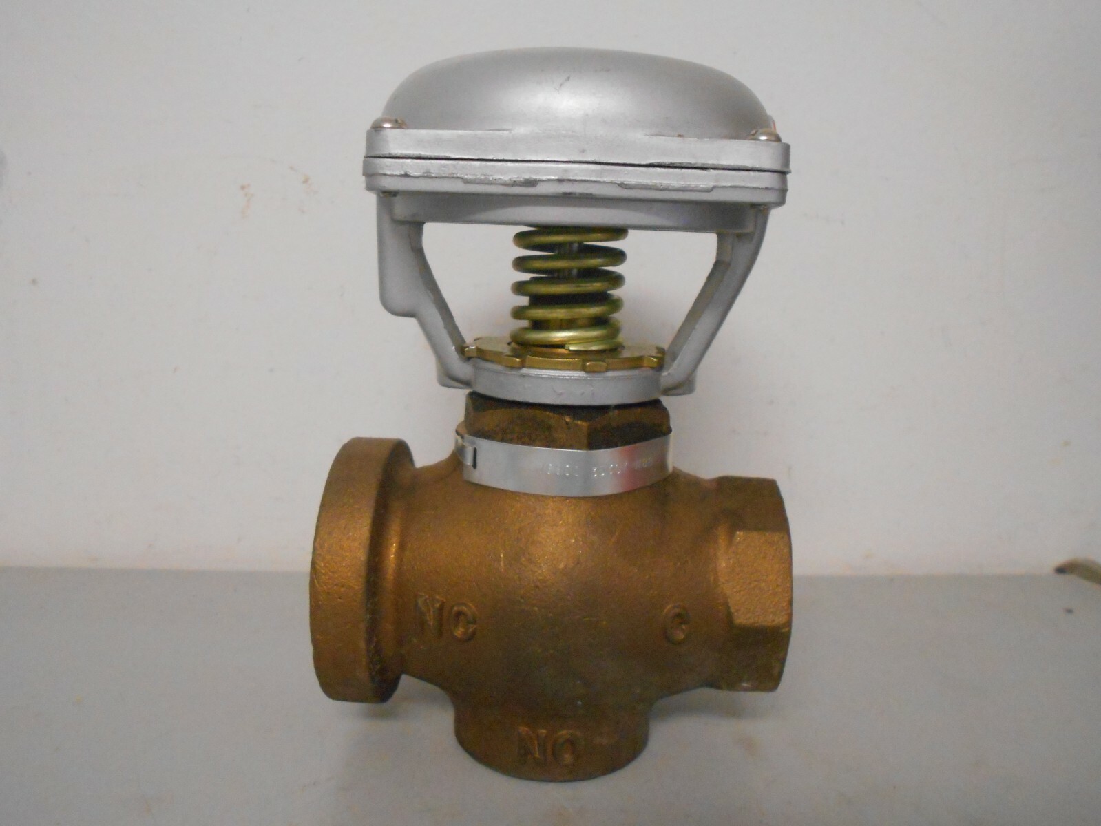 Robertshaw V6800-35307 Diaphragm Control Valve 2568-033 1-1/2" NPT 8 to ...