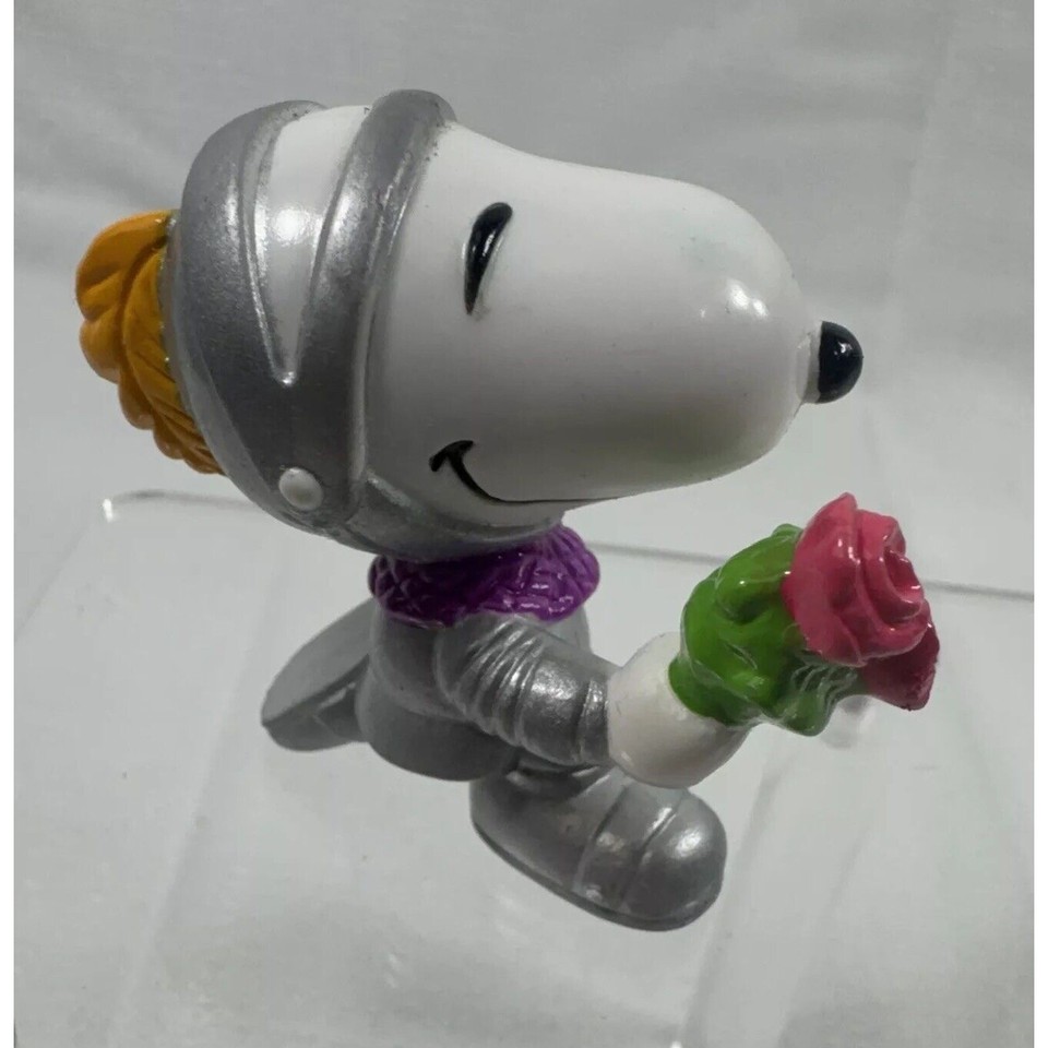 PEANUTS Snoopy Knight In Armor Holding Flowers PVC Figure UFS | eBay