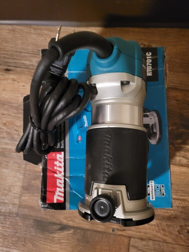 Makita 6.5 Amp 1-1/4 HP Corded Fixed Base Variable Compact Router ...