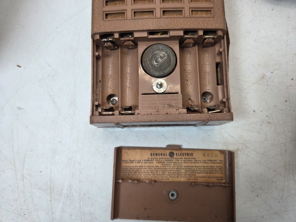 Lot of 2 GE General electric Sportmate transistor portable radios for ...