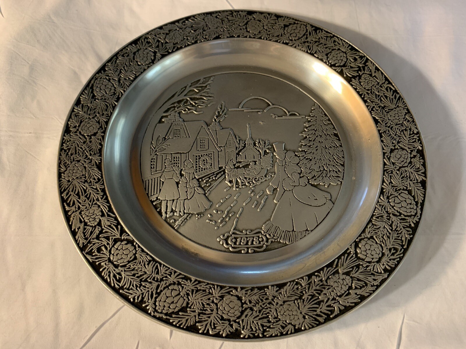 Vtg 1978 Wilton Armetale Pewter RWP - Christmas Plate - Victorian Old ...