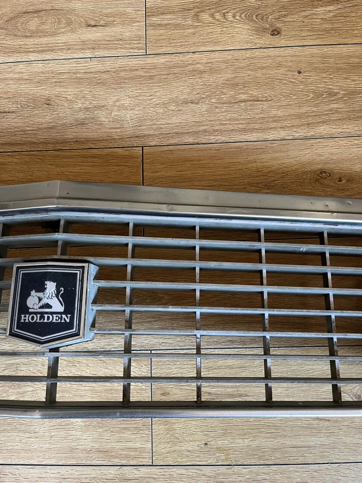 HOLDEN HJ GRILL GRILLE AND BADGE. GENUINE GM | eBay Australia