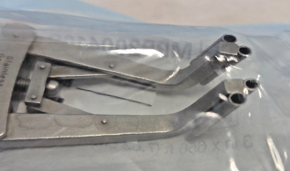 Stryker Leibinger 07-40270 Self-retaining Retractor w/ Guiding Sleeves ...